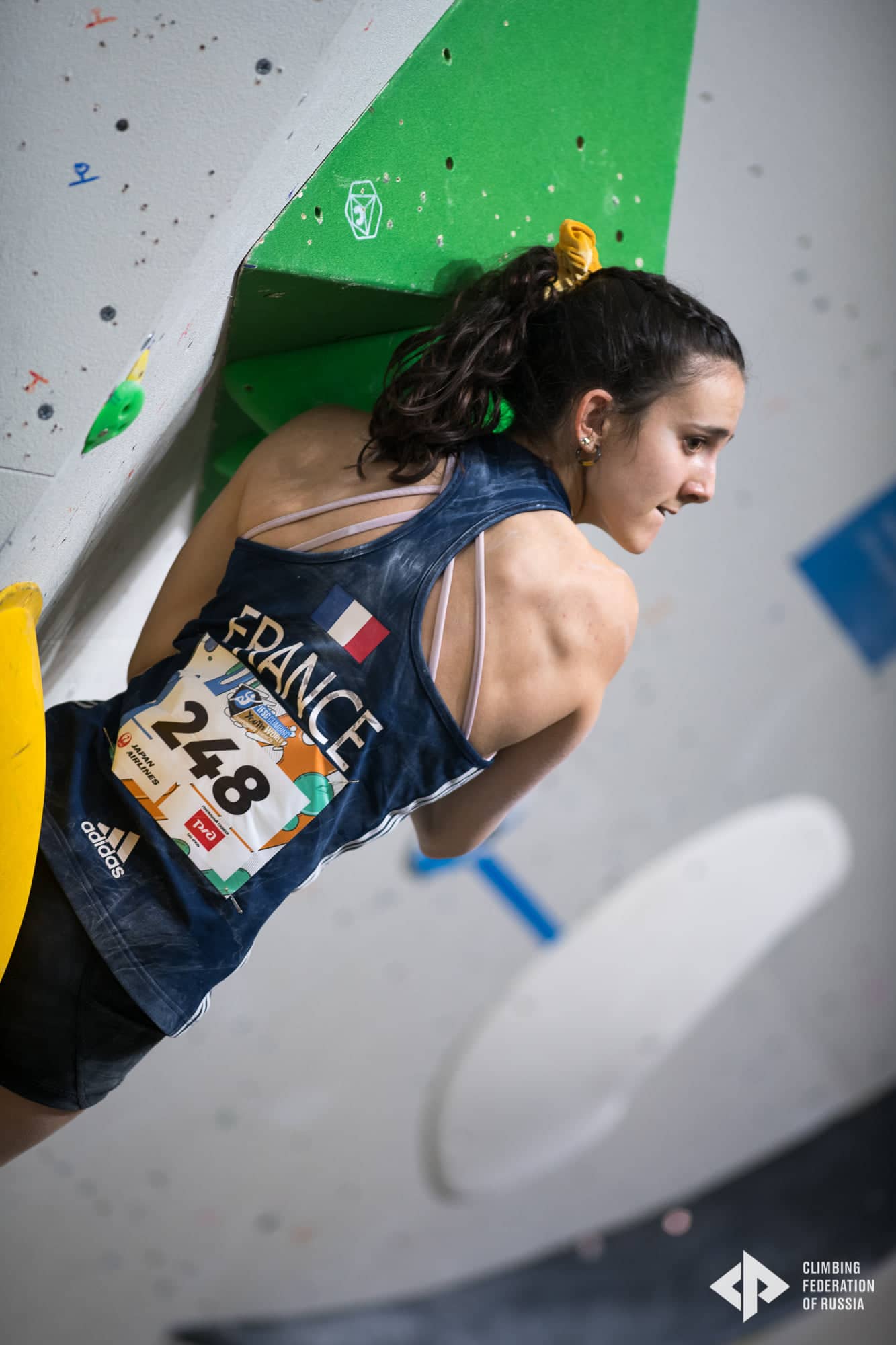 Entretien avec Zélia Avezou, championne du monde U18 de bloc ! - FFME
