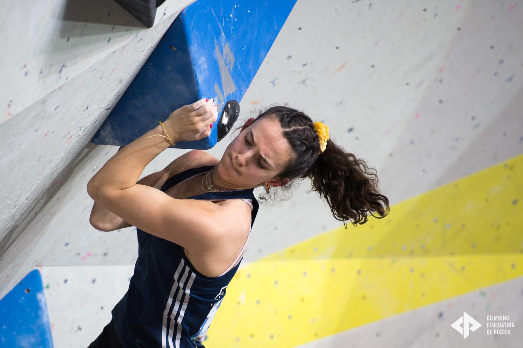 Entretien avec Zélia Avezou, championne du monde U18 de bloc ! - FFME