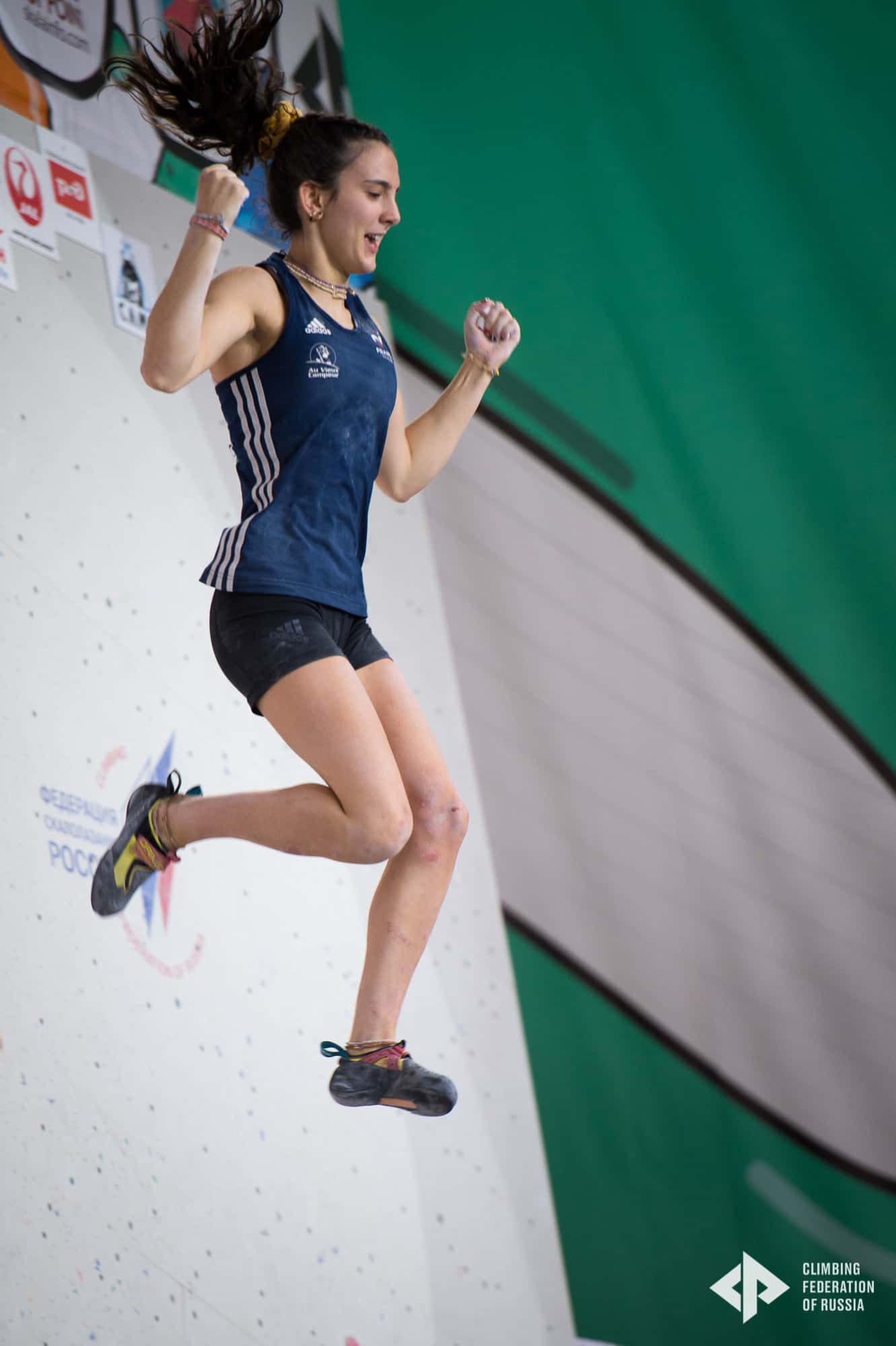 Entretien avec Zélia Avezou, championne du monde U18 de bloc ! - FFME